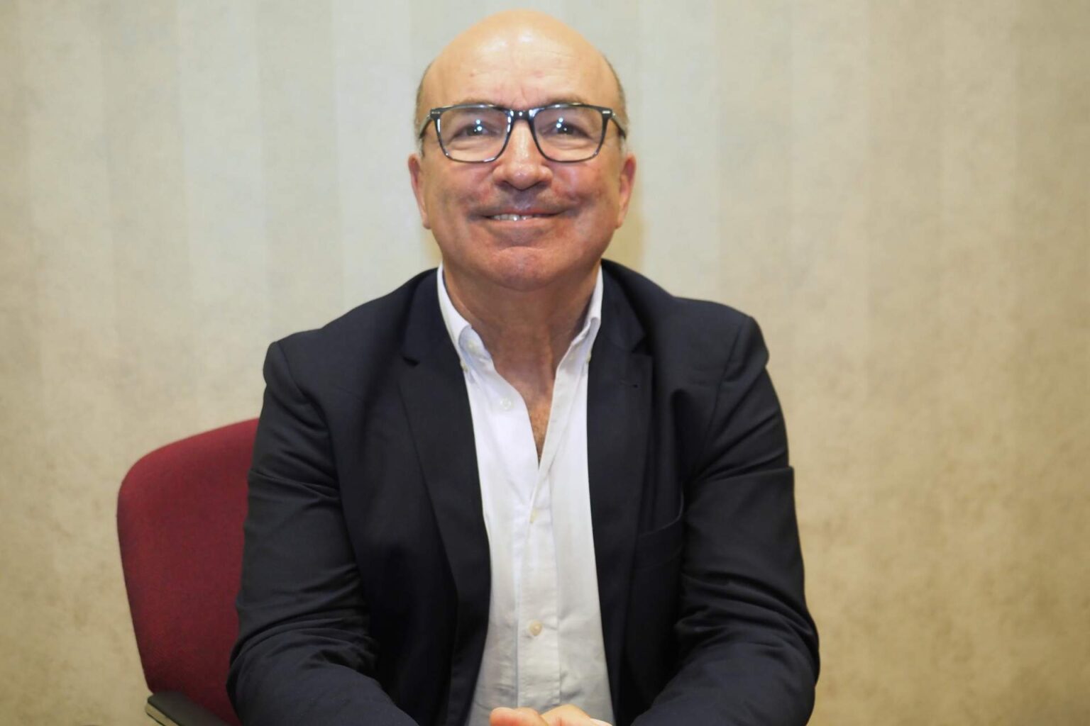 Healthy humans do not have a common blood microbiota